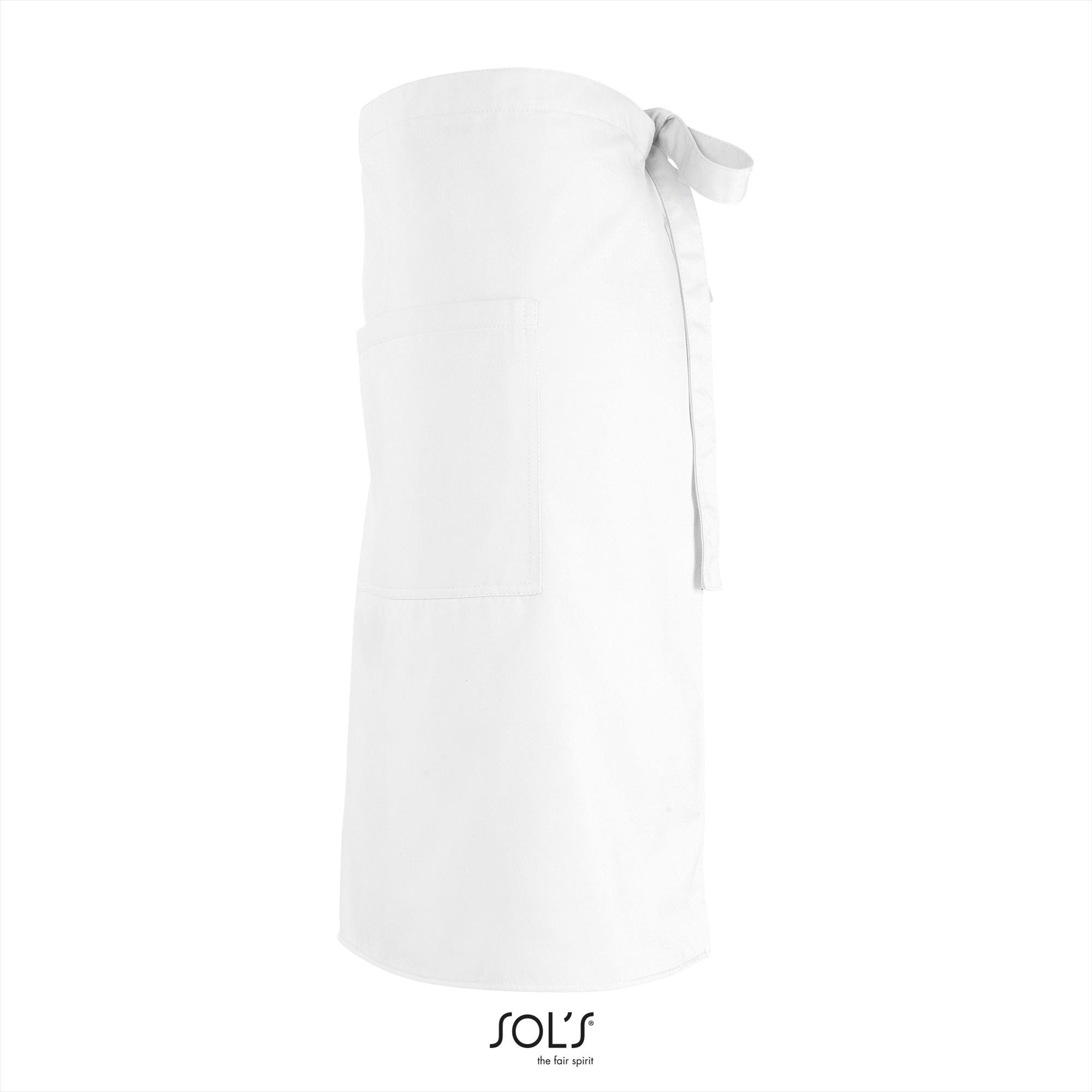 Kort schort wit met grote zak met 2 vakken